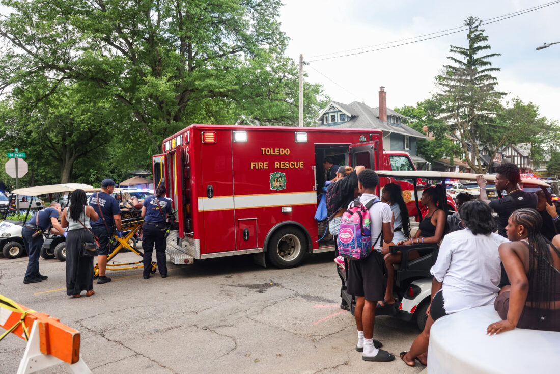 Police search for suspects in Ohio shooting that wounded 12 people near ...